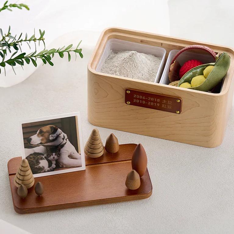 【預購】寵愛回憶盒-尾巴之森/L (不含壓克力照片) (含PC內盒 /M (2入) + 固定支架)｜新光三越 skm online｜skm online 新光三越線上官方購物平台