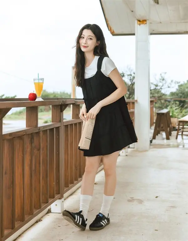 【CACO】荷葉邊層次傘擺短洋(黑)｜桃園站前店｜skm online 新光三越線上官方購物平台